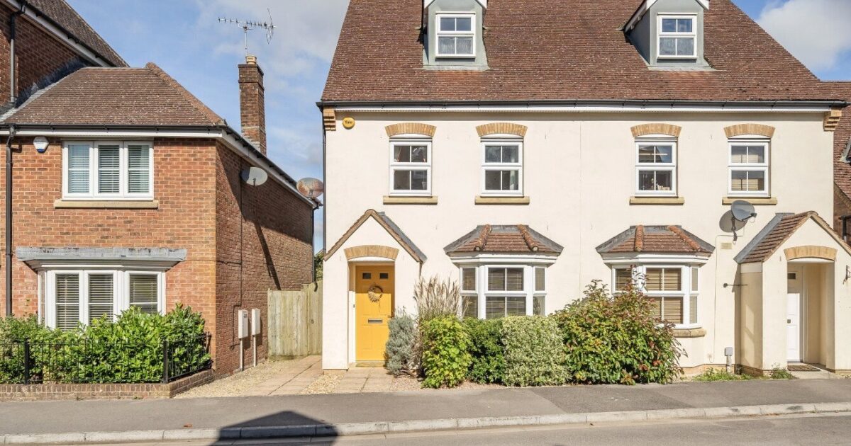 HOUSE – Whittingham Drive, Alexandra Park, Wroughton