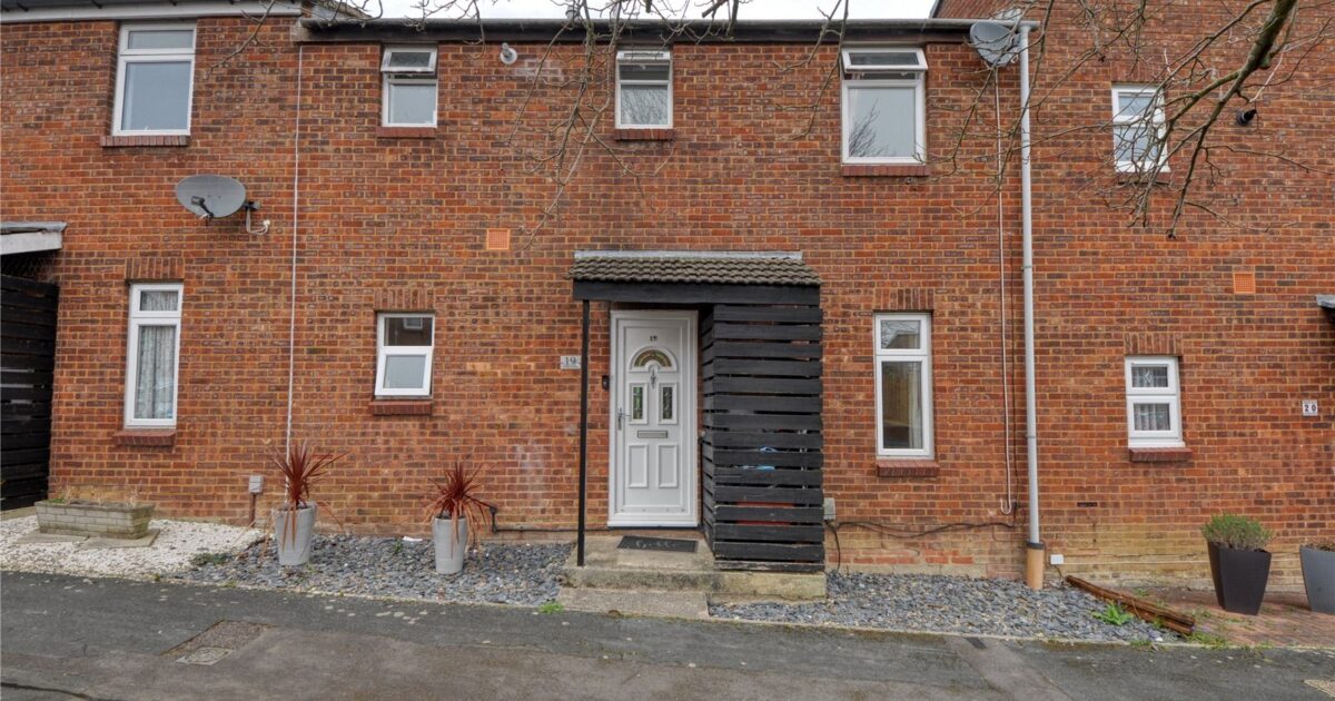 HOUSE – Edington Close, Toothill, Swindon