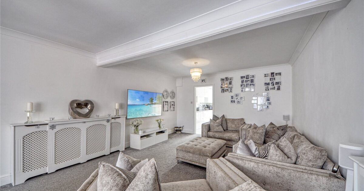 HOUSE – Cheney Manor Road, Swindon