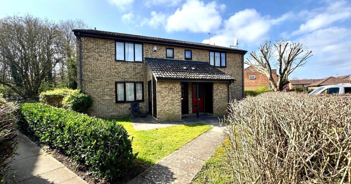 HOUSE – Applewood Court, Westlea, Swindon