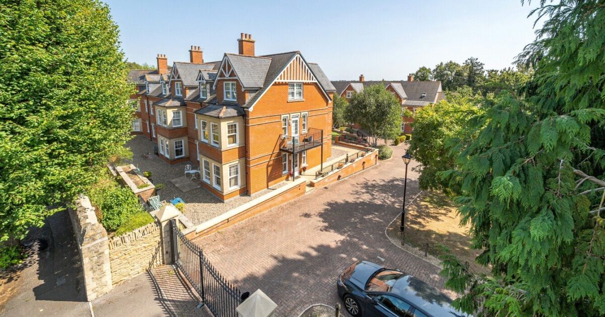 HOUSE – Flat 2, Westlecot House, Westlecot Road, Swindon