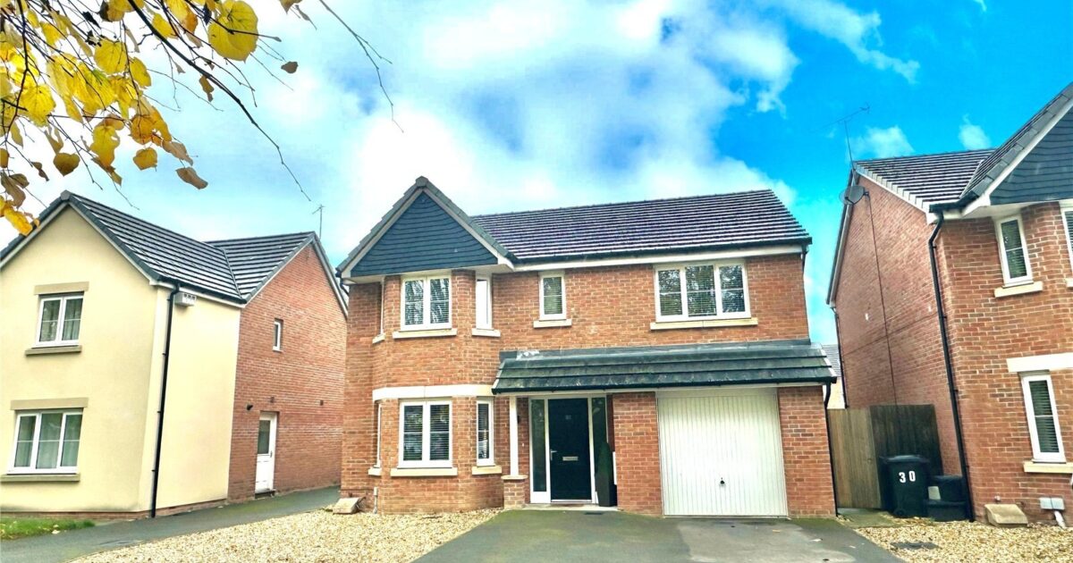HOUSE – Collingwood Crescent, Upper Stratton, Swindon